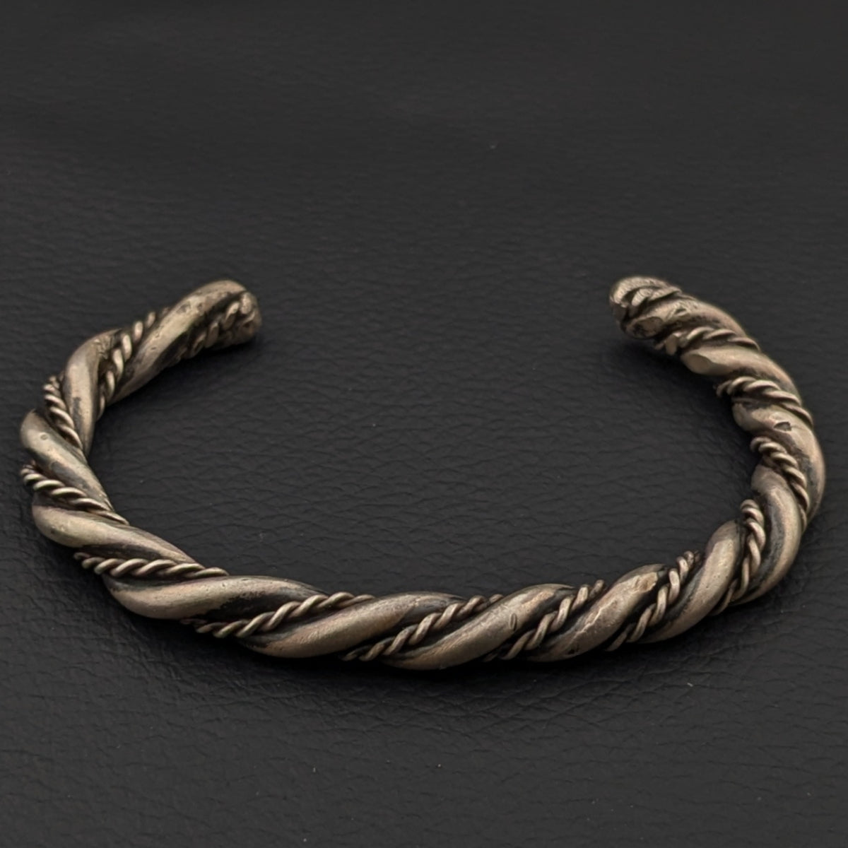 ヴィンテージ シルバー925 ツイステッドワイヤー バングル 32g – defsilver